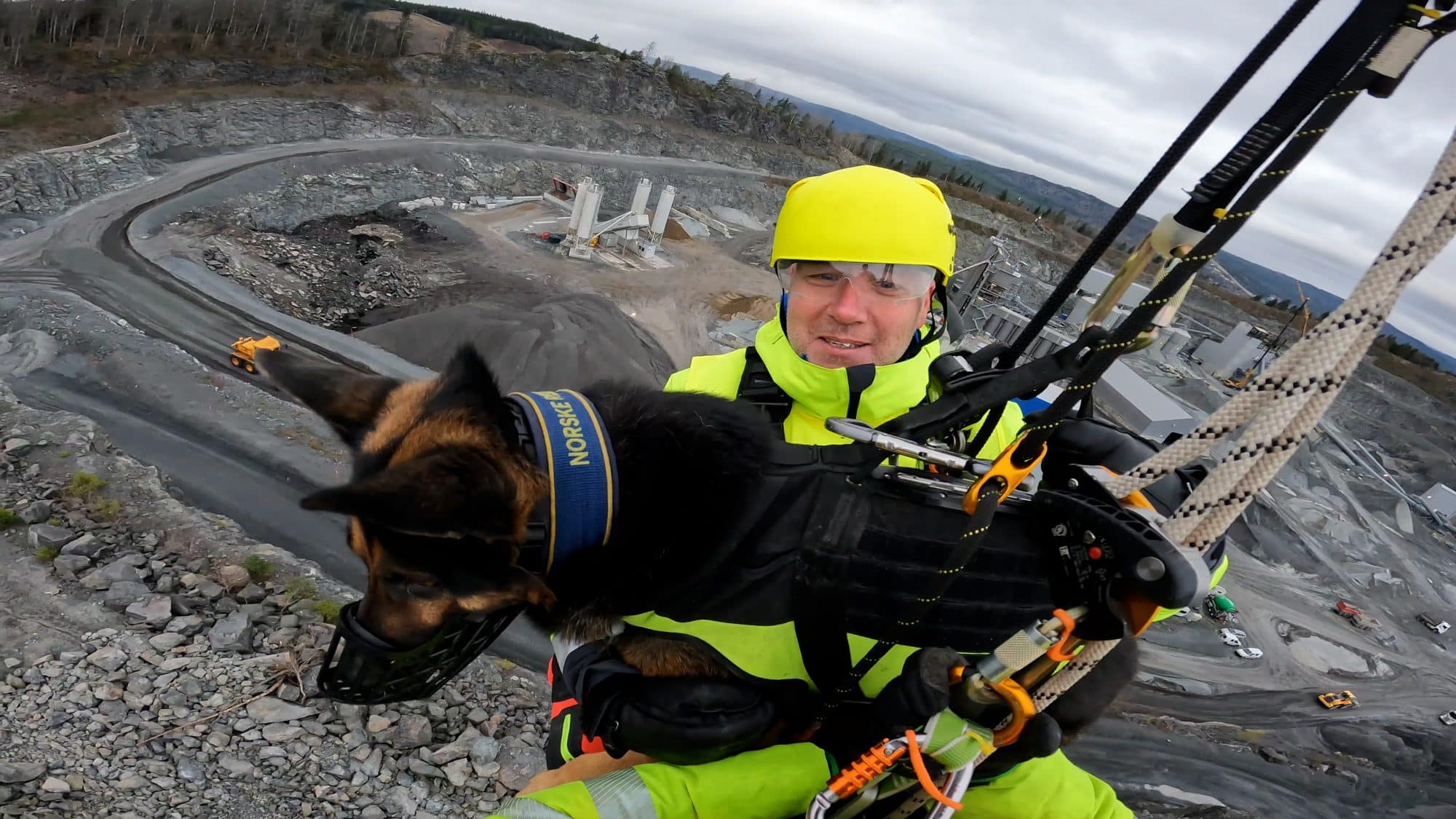 Hund + helikopter = sant? - Norsk Luftambulanse
